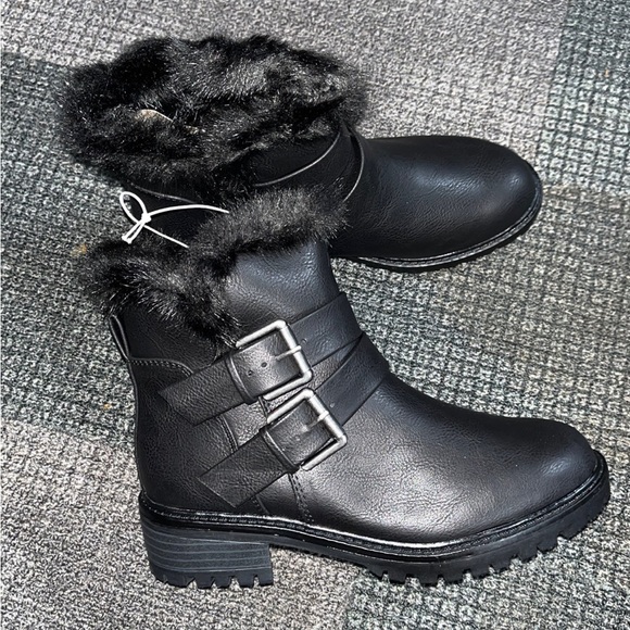 Universal Thread | Shoes | New Universal Thread Black Faux Fur Lined ...